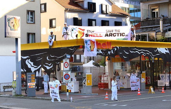 Stop Shell – Save the Arctic: des militants Greenpeace ont bloqué ...